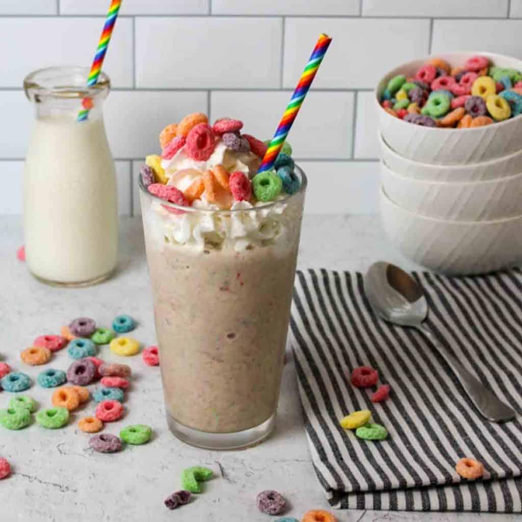 Fruit Loop Milkshake - BeeyondCereal