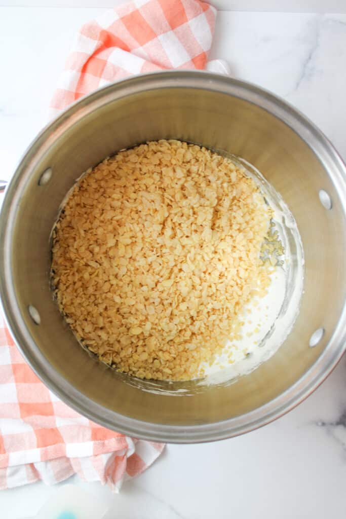 Rice Krispie Treats with Marshmallow Fluff - BeeyondCereal