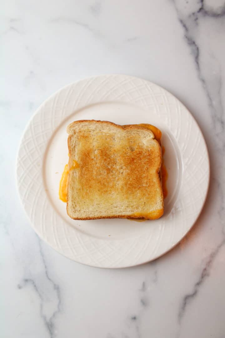 How to Make a Grilled Cheese in The Microwave - BeeyondCereal