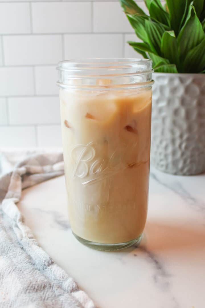 Peppermint Iced Coffee - BeeyondCereal
