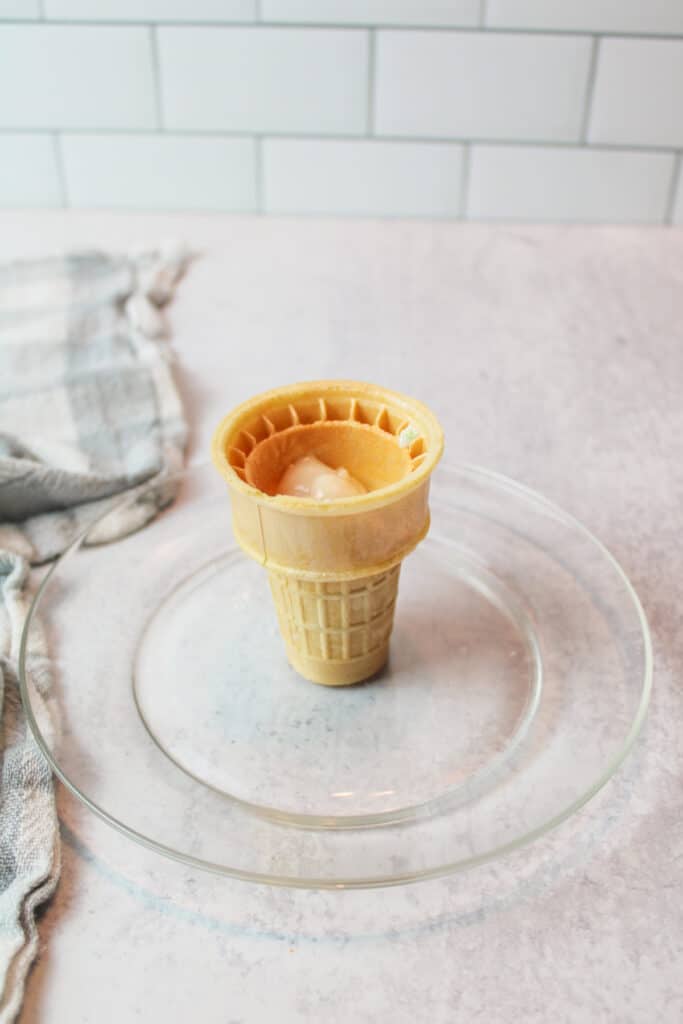 Microwave Ice Cream Cone Cupcakes - BeeyondCereal
