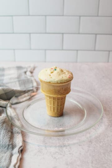 Microwave Ice Cream Cone Cupcakes - BeeyondCereal