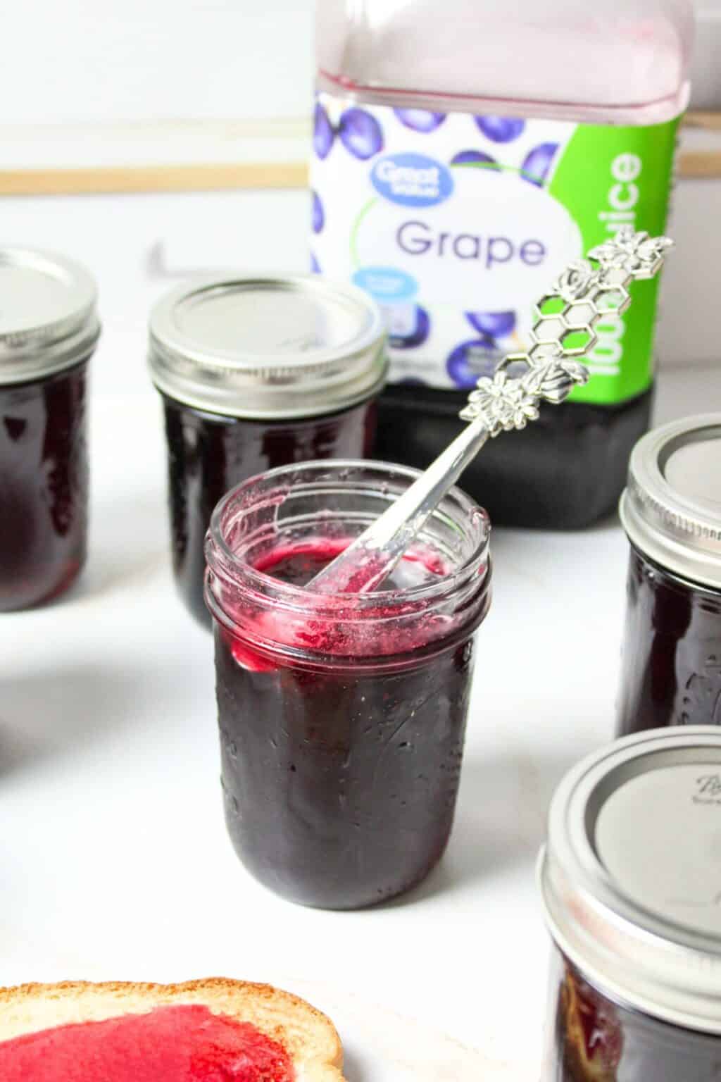 Homemade Grape Jelly Recipe - BeeyondCereal