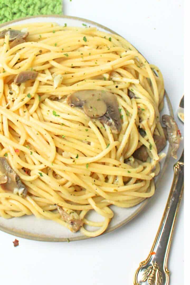 Mushroom Garlic Spaghetti - BeeyondCereal