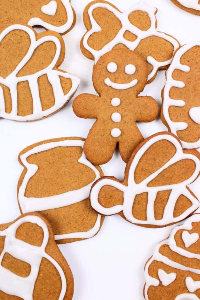 Gingerbread Cookies - BeeyondCereal
